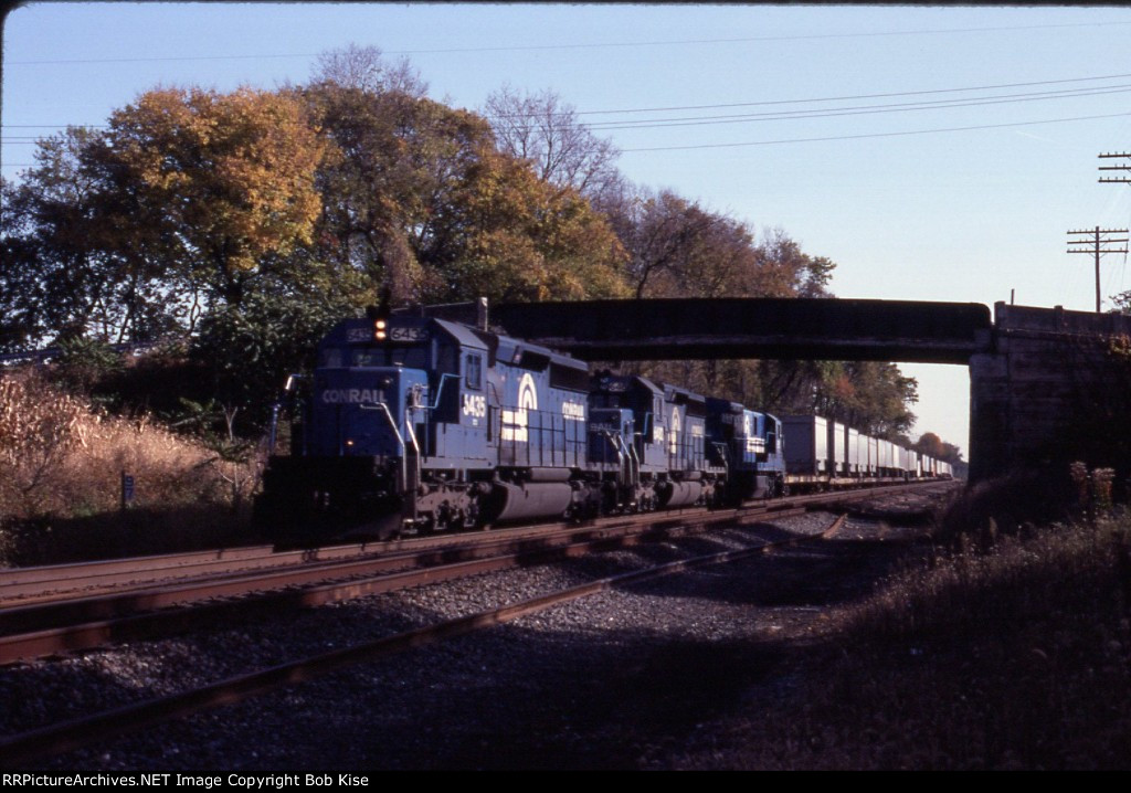 CR 6435 west with a short intermodal train
